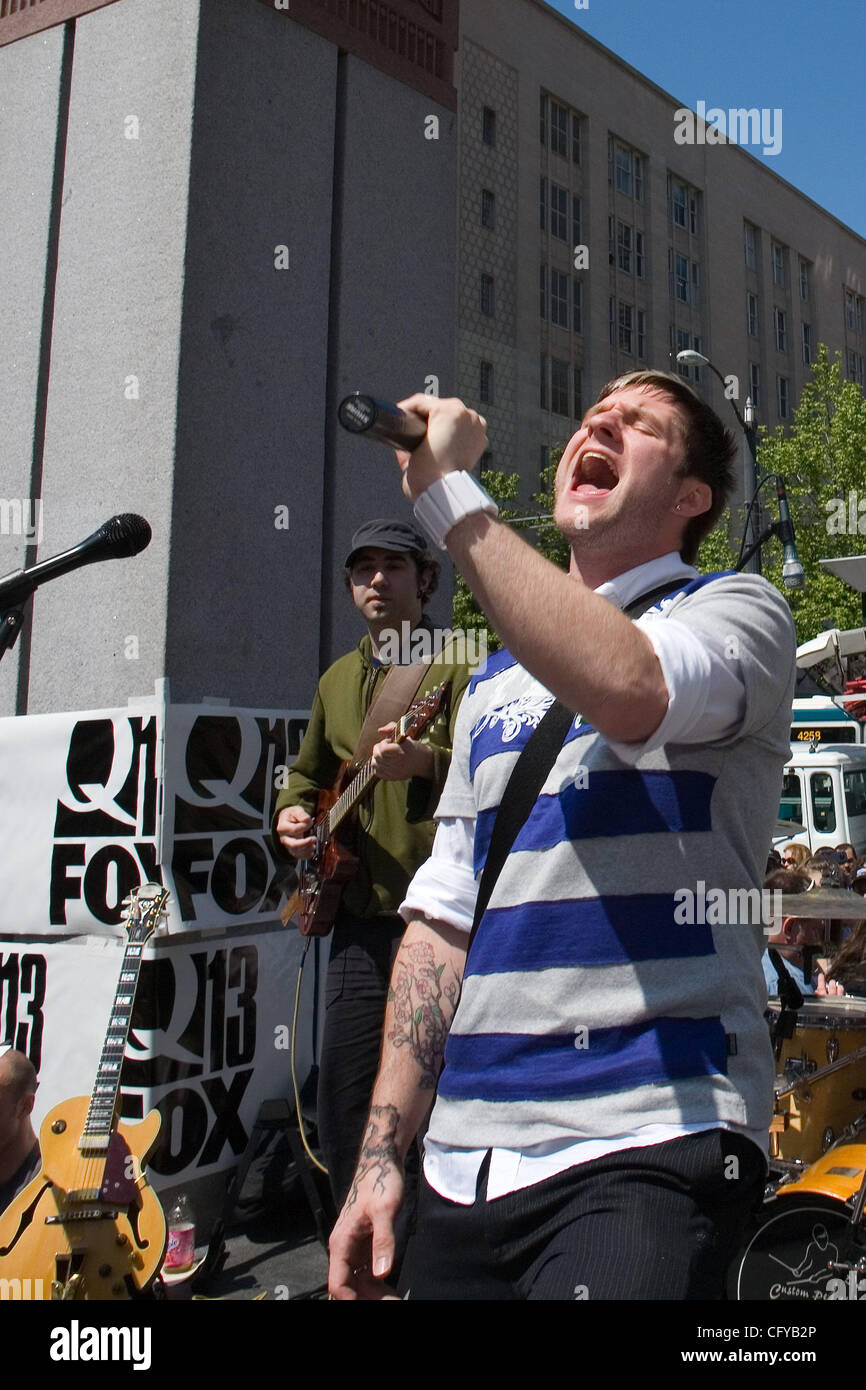 American Idol Blake Lewis Returns home for a short break. He is now in ...