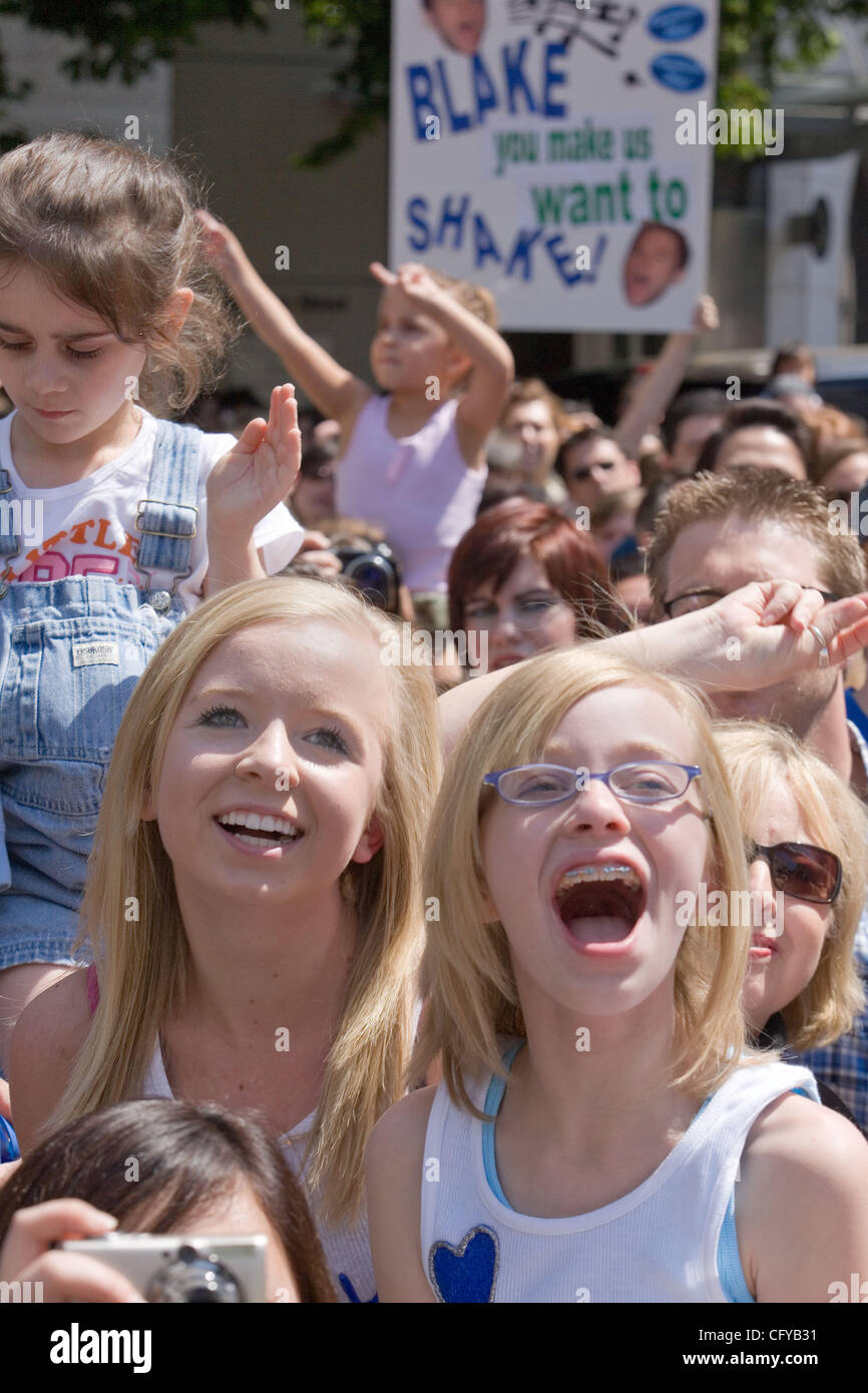 American Idol Blake Lewis Returns home for a short break. He is now in ...