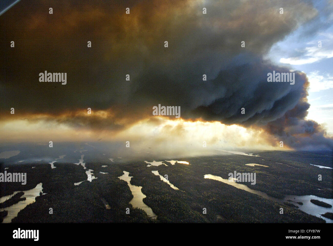 05/10/07.Assign# 110756 - Ham Lake Fire - Fire burns around Gunflint ...