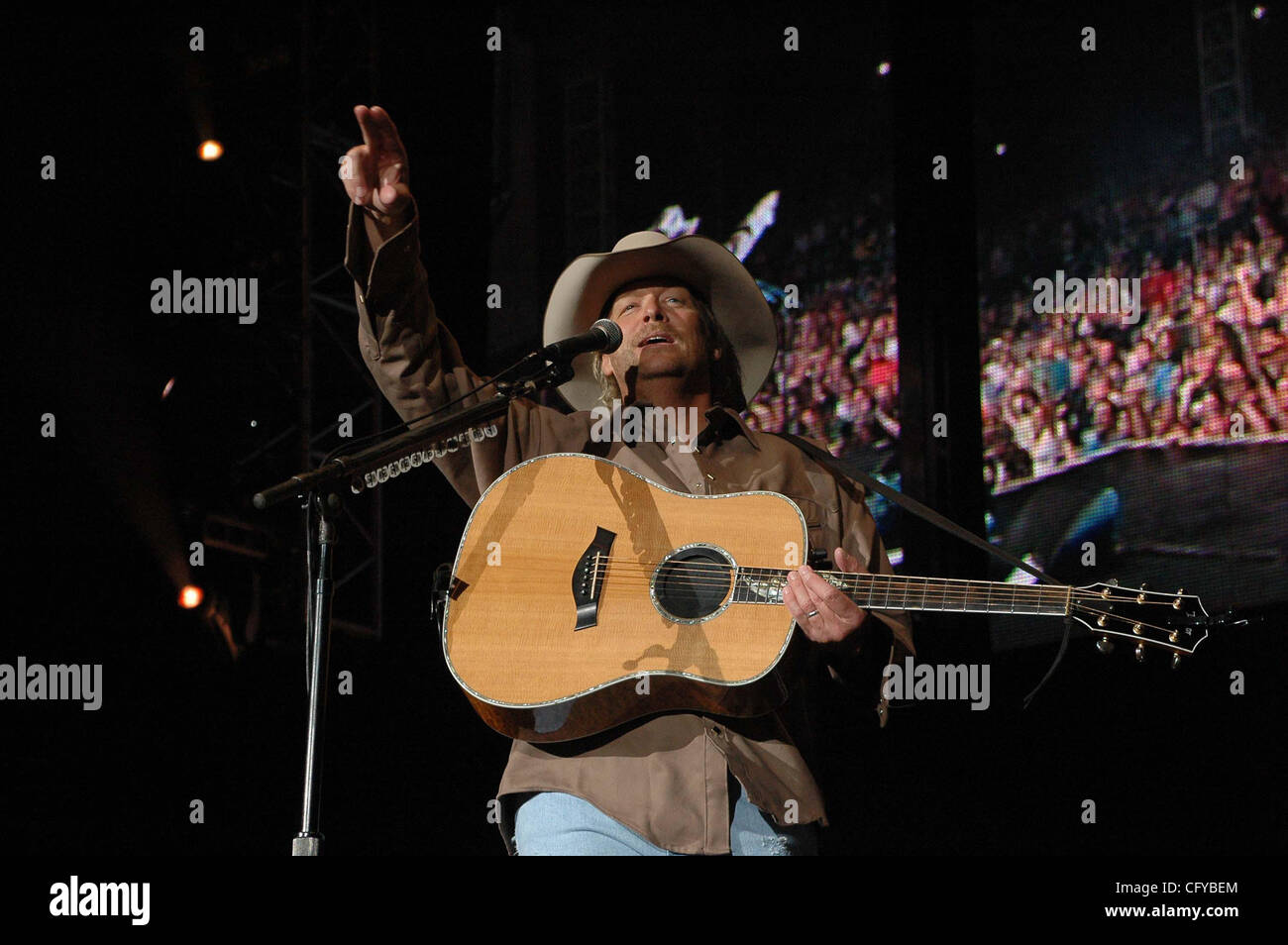 Country singer Alan Jackson performs at the Walnut Creek Amphitheater ...