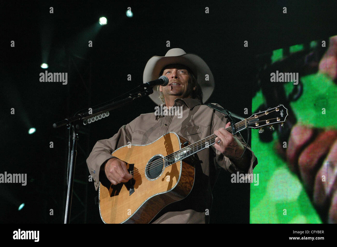 Country singer Alan Jackson performs at the Walnut Creek Amphitheater ...