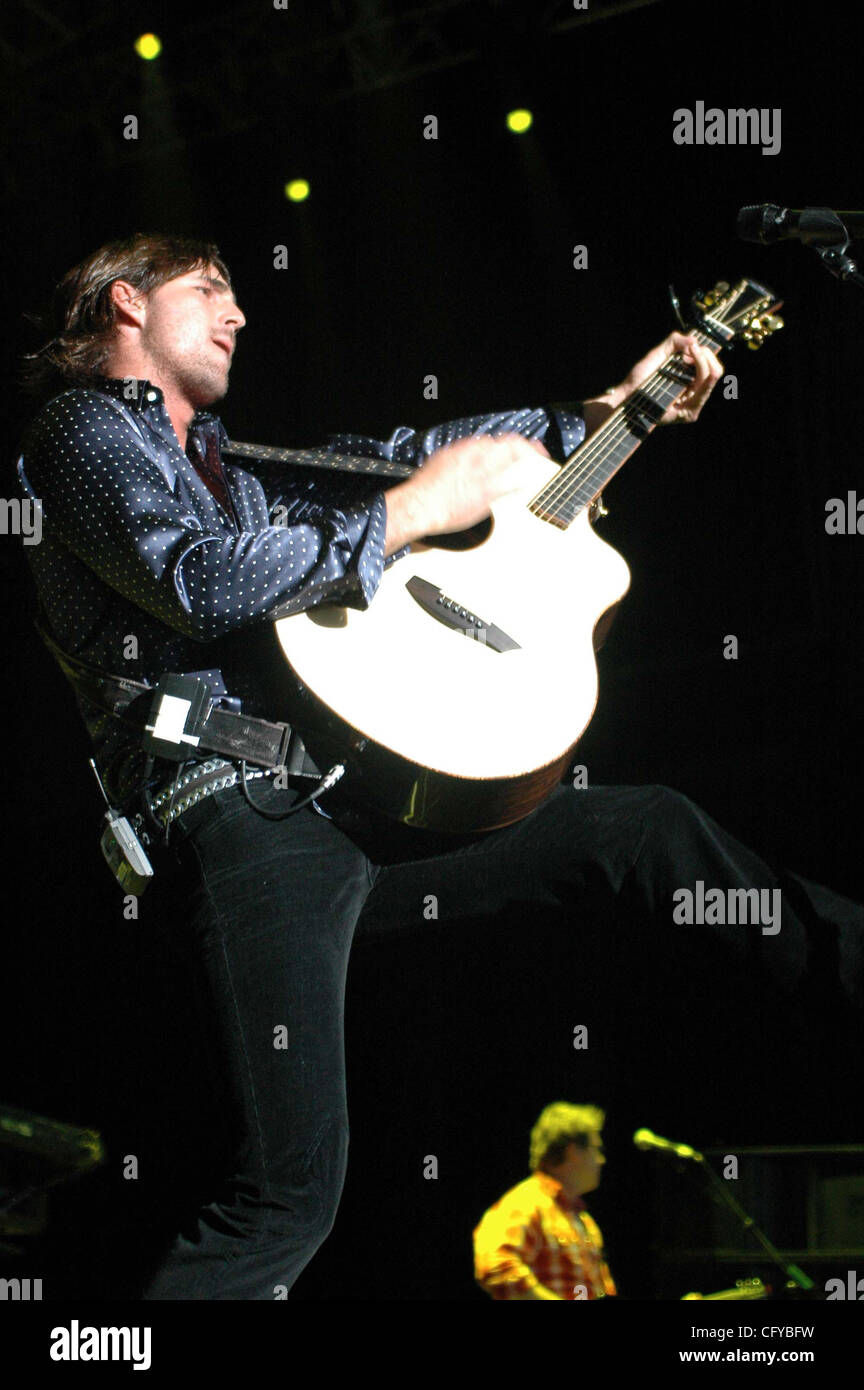 Country singer Jake Owen performs at the Walnut Creek Amphitheater in ...