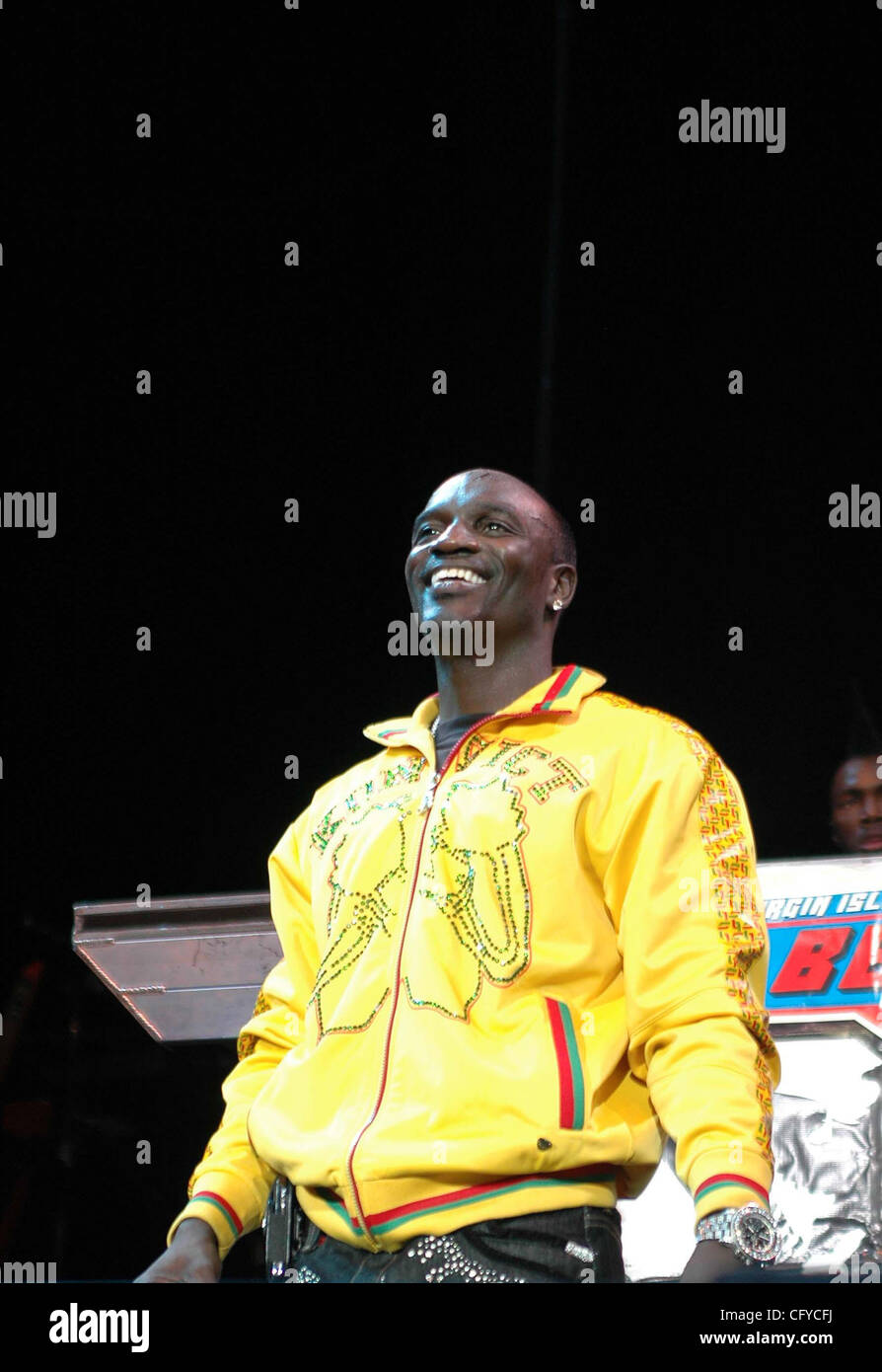 R & B singer, Akon, performing at the Walnut Creek Amphitheater in ...