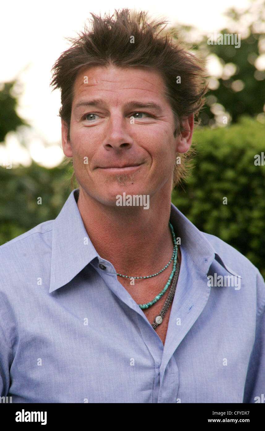 Ty pennington hi-res stock photography and images - Alamy