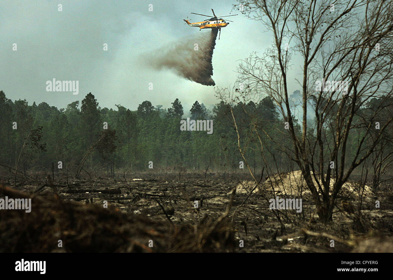 051607 met fire 8 of .....0038156A.........Photo by David Spencer/The ...