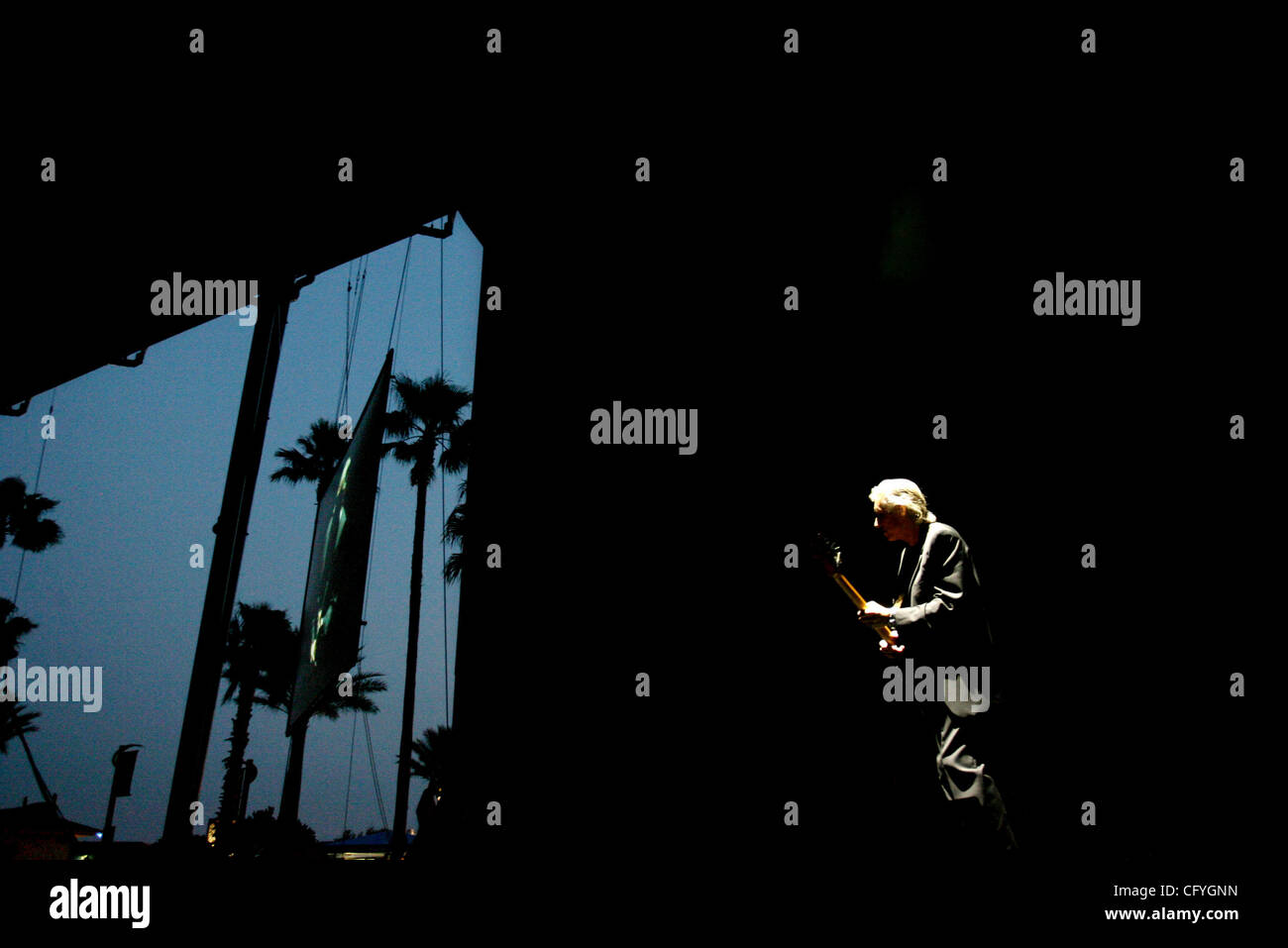 051807 met roger waters 13 Staff Photo By Gary Coronado/The Palm Beach ...