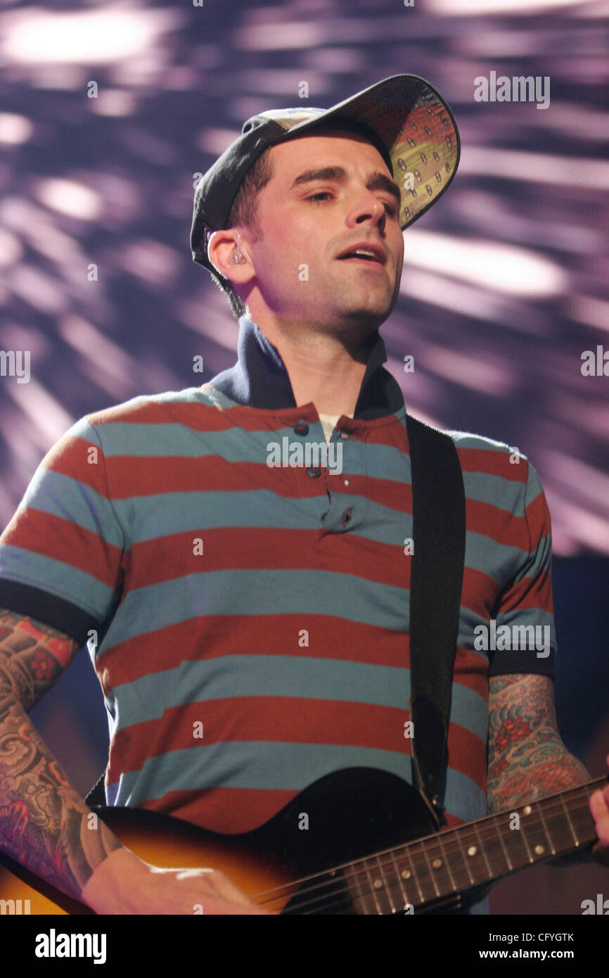 Christopher Carrabba with his band Dashboard Confessional performing ...