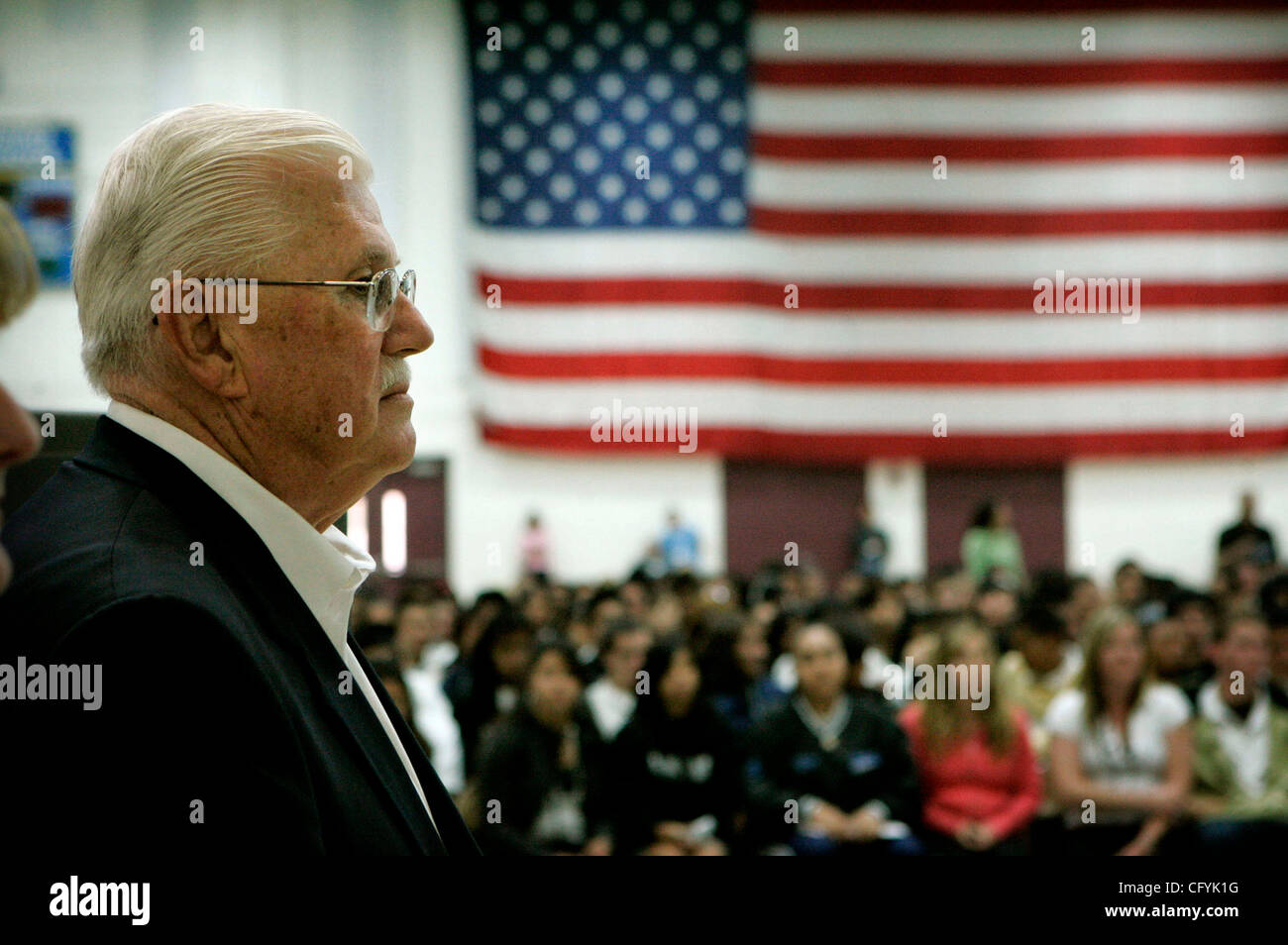 MAY 21, 2007, SAN YSIDRO, CA, USA , GARY DUNHAM waited to go onstage to ...