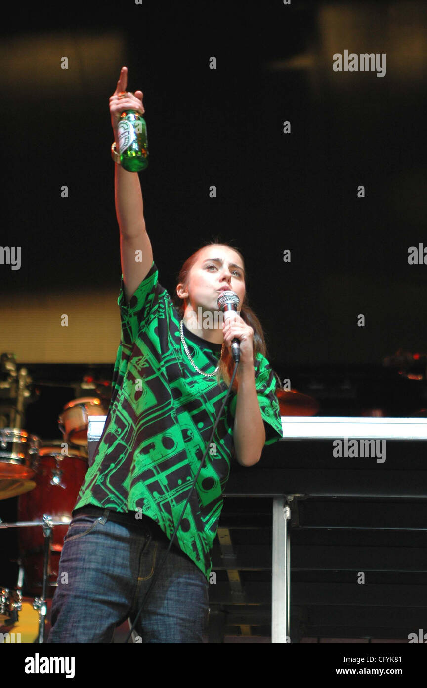 Lady sovereign hi-res stock photography and images - Alamy