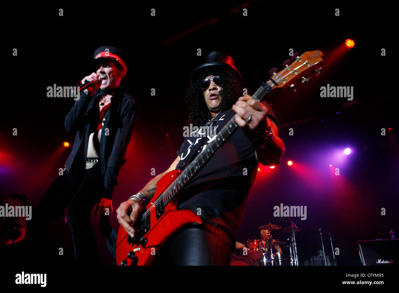 Dave kushner velvet revolver hi-res stock photography and images - Alamy