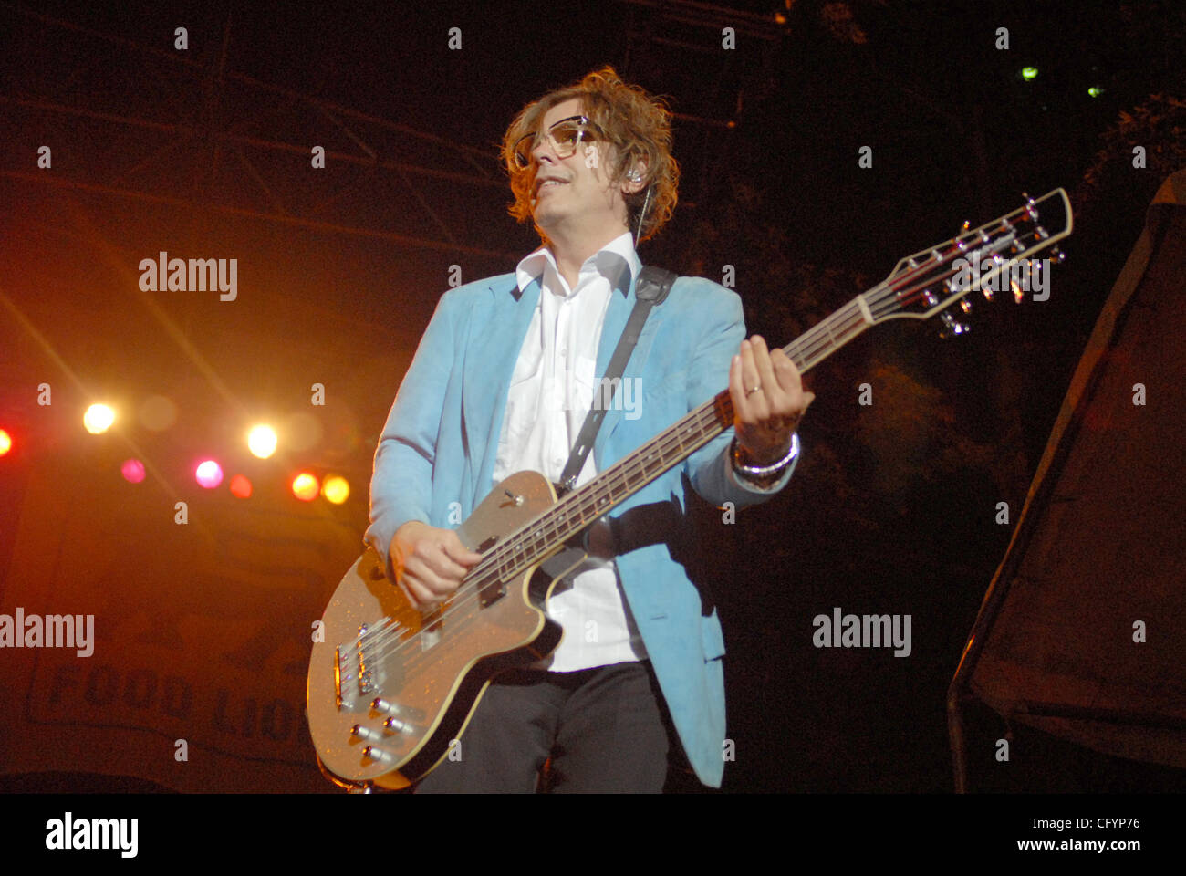Tom Petersson Bass