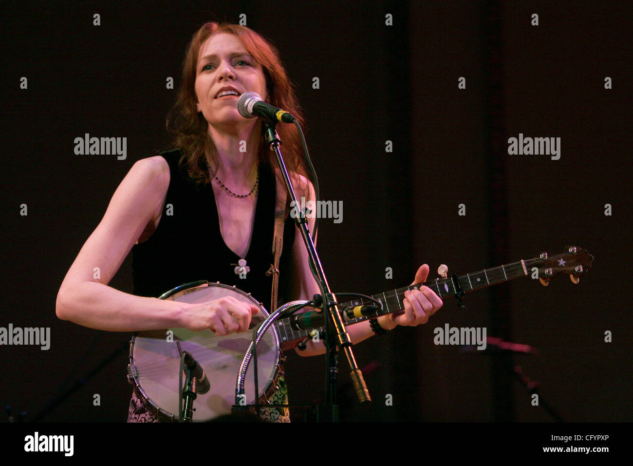 Gillian Welch performing with supporting vocals and guitar by David ...