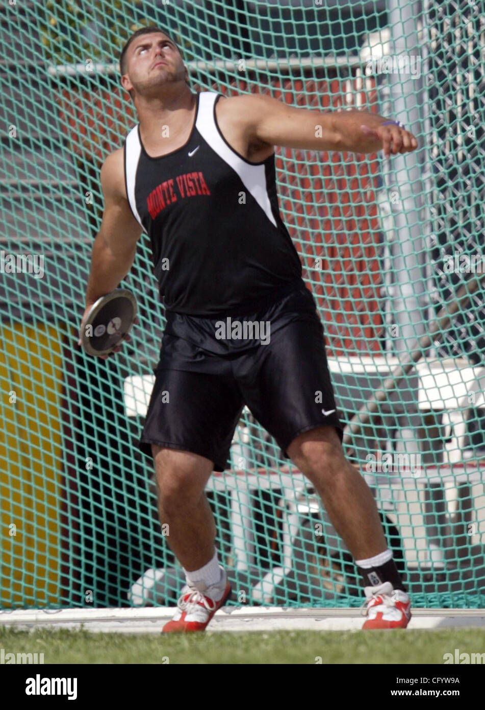 Boys discus hi-res stock photography and images - Alamy