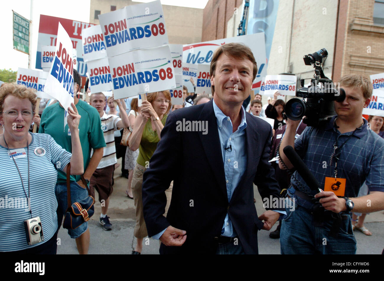 John Edwards arrives to the 8th Annual Hall of Fame Celebration ...