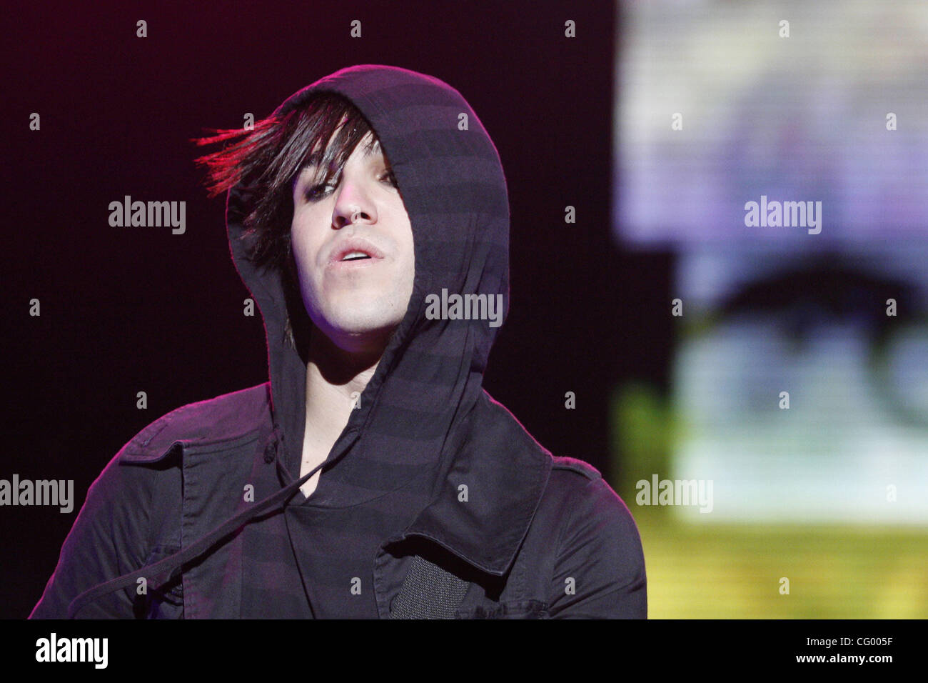 Jun 05, 2007 - Wantagh, New York, USA - FALL OUT BOY, vocalist-rhythm ...
