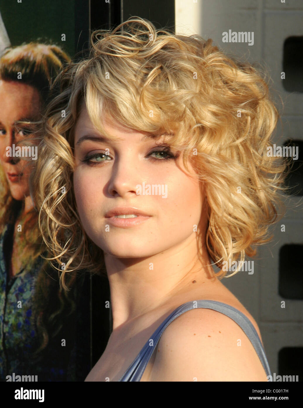 Jun 07, 2007 - Hollywood, CA, USA - SARAH JONES arriving at the ...