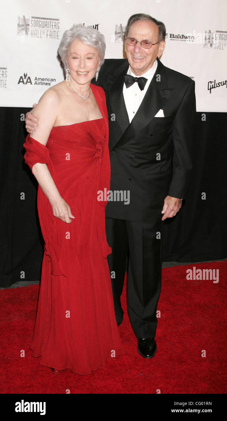 Jun 07, 2007 - New York, NY, USA - HAL DAVID and WIFE at the arrivals ...