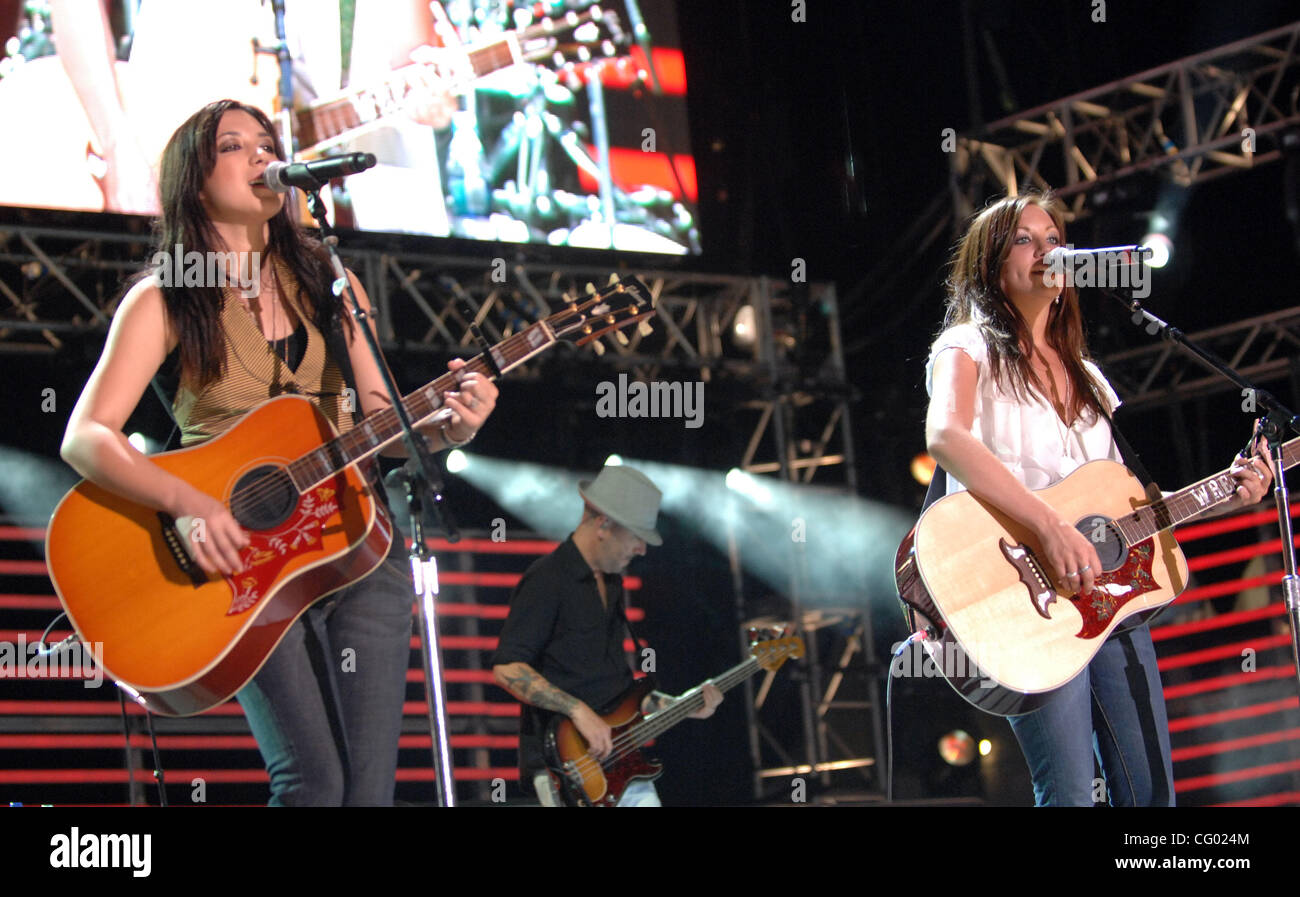 Jun 7, 2007 Nashville, TN; USA, Musicians MICHELLE BRANCH and JESSICA ...