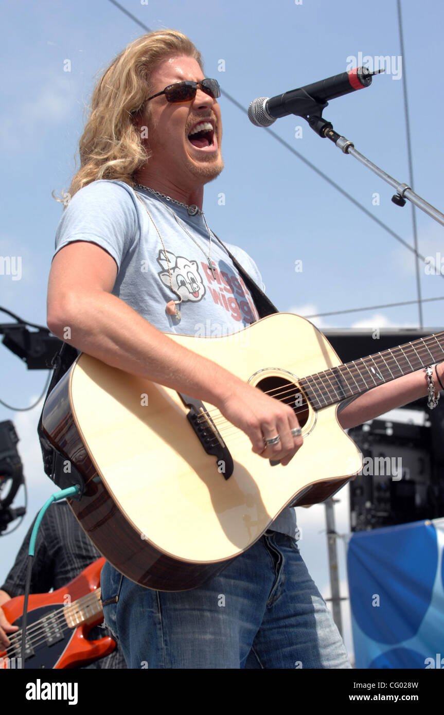 Jun 7, 2007 Nashville, TN; USA, Former American Idol BUCKY COVINGTON ...