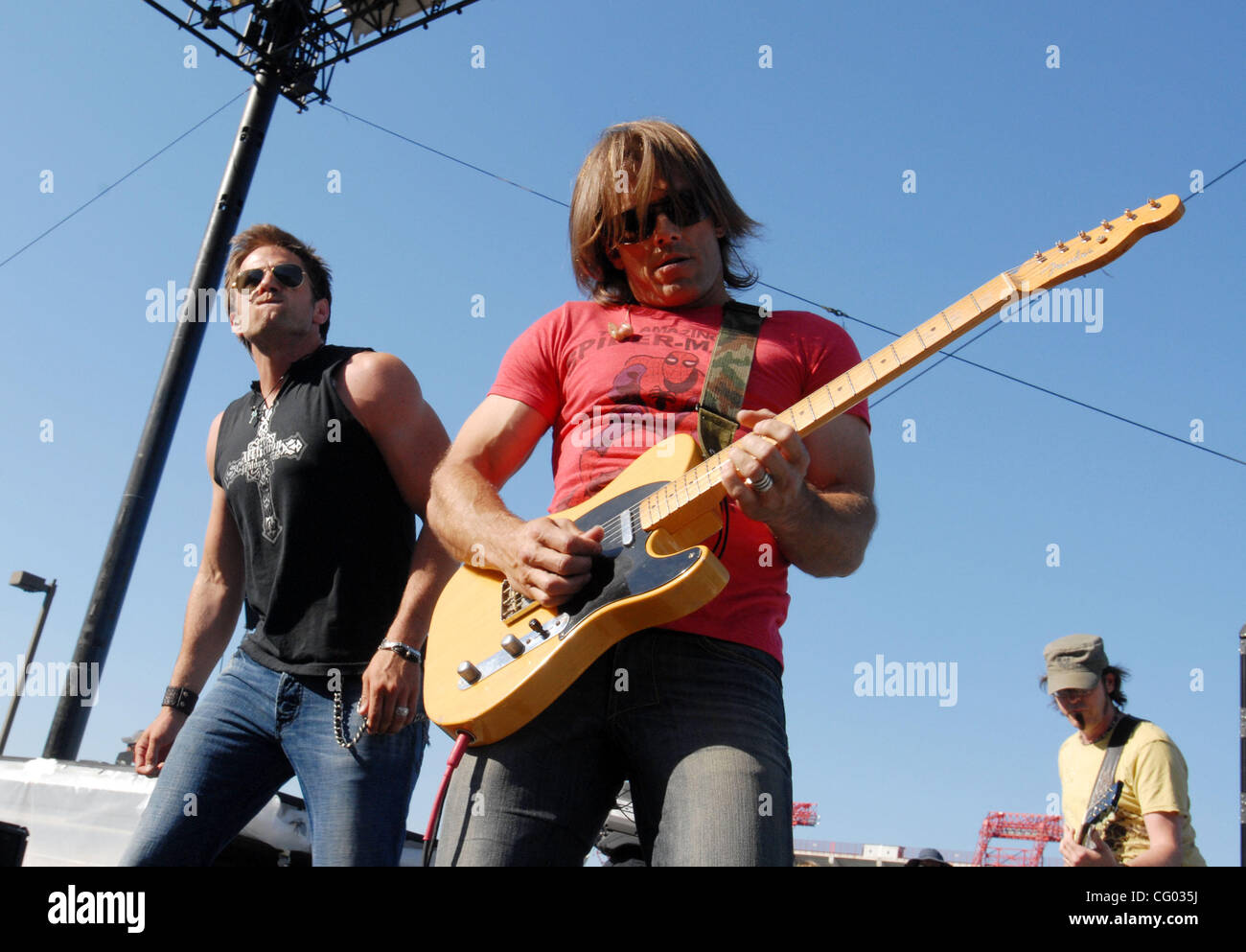 Jun 9, 2007 Nashville, TN; USA, Guitarist SCOTT REEVES and Singer AARON ...