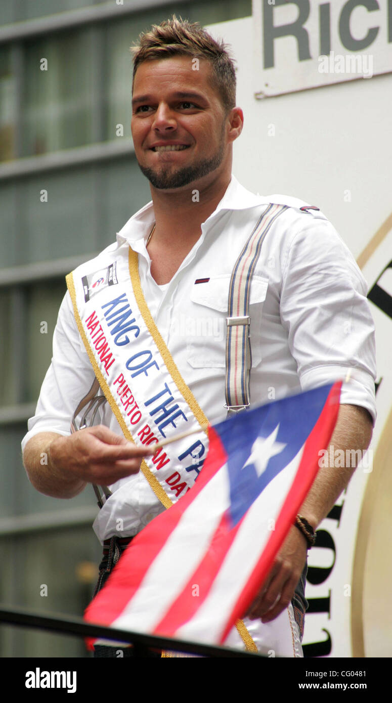 Ricky martin puerto rican singer hi-res stock photography and images ...
