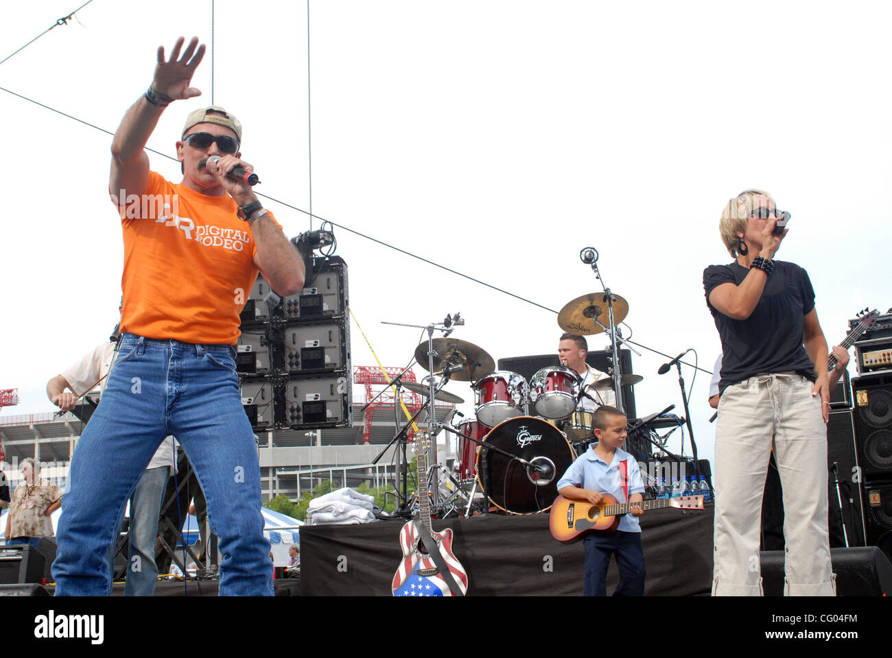 Jun. 10, 2007 Nashville, TN; USA, Musician AARON TIPPIN and his wife ...