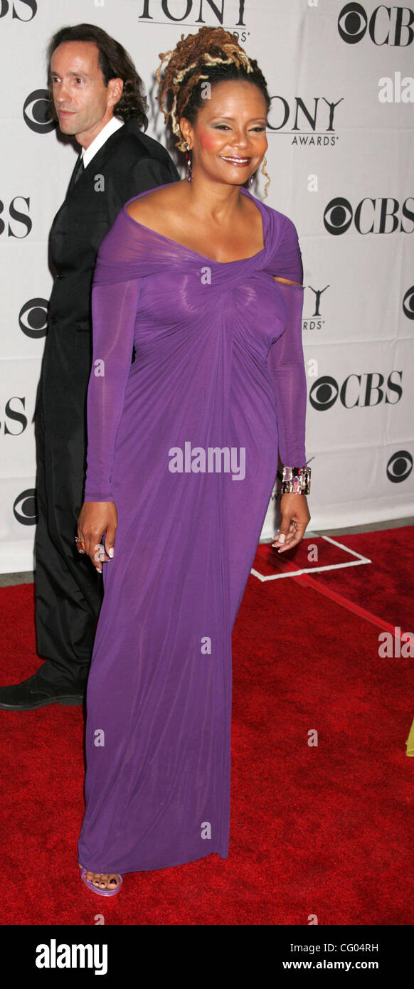 Jun 10, 2007 - New York, NY, USA - Actress TONYA PINKINS at the ...