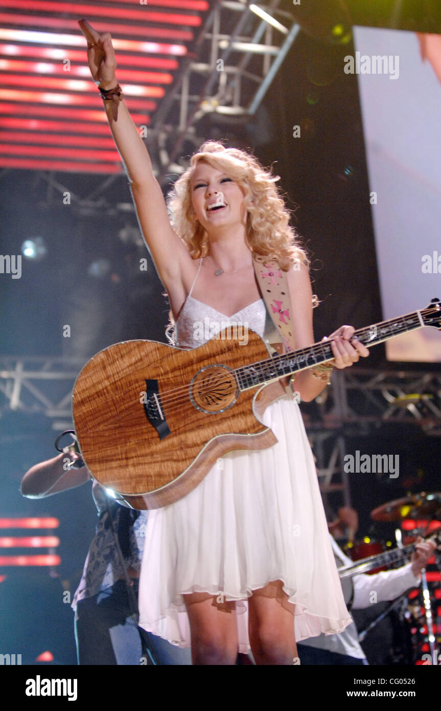 Jun 10, 2007 Nashville, TN; USA, Singer TAYLOR SWIFT performs live at ...