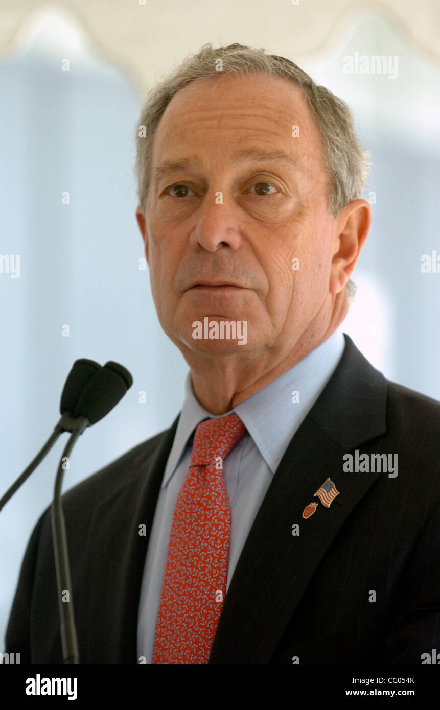 Mayor Michael R. Bloomberg speaks as he and Lt. Governor David A ...