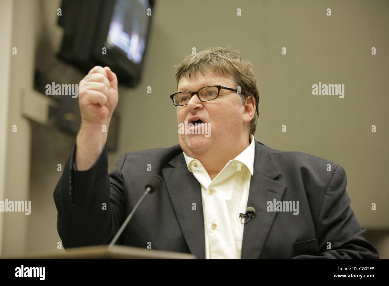 Jun 12, 2007 - Sacramento, California, USA - Film-maker MICHAEL MOORE ...