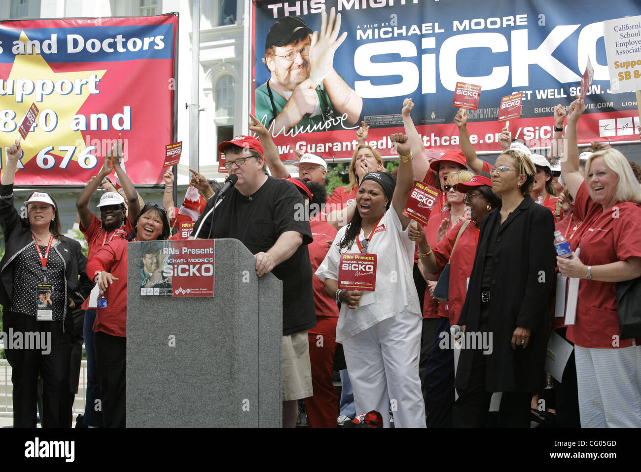 Jun 12, 2007 - Sacramento, California, USA - Film-maker MICHAEL MOORE ...