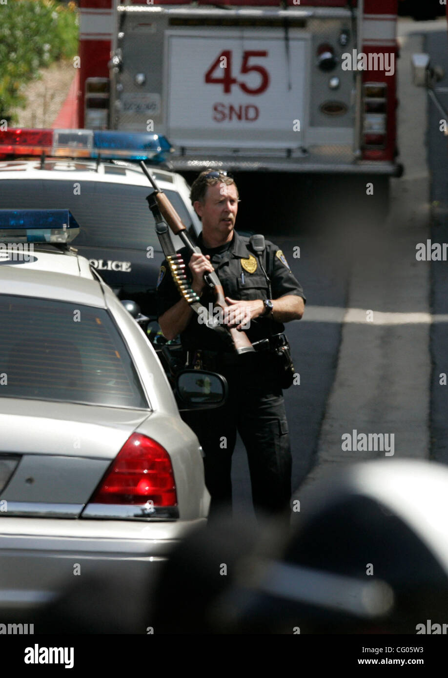 June12, 2007, San Diego , California,-San Diego Police surrounded a ...