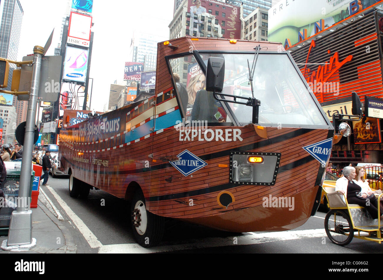 New York Splash Tours' "AquaBus" is New York City's first land & water ...