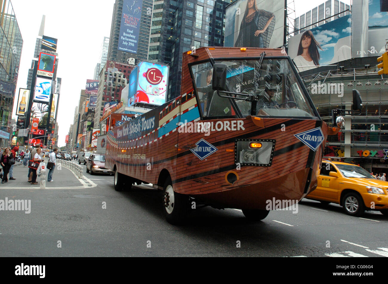 New York Splash Tours' "AquaBus" is New York City's first land & water ...