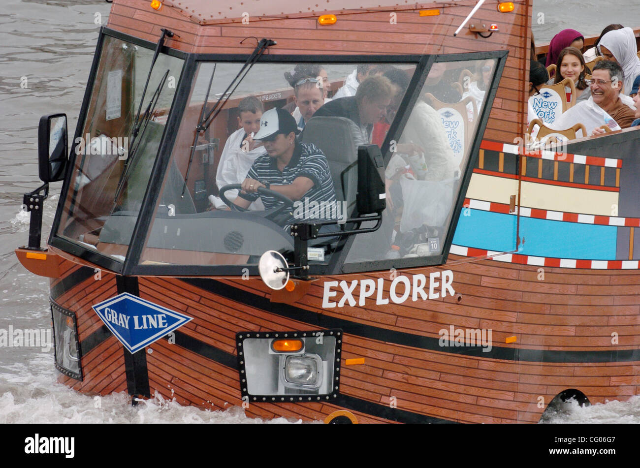 New York Splash Tours' "AquaBus" is New York City's first land & water ...