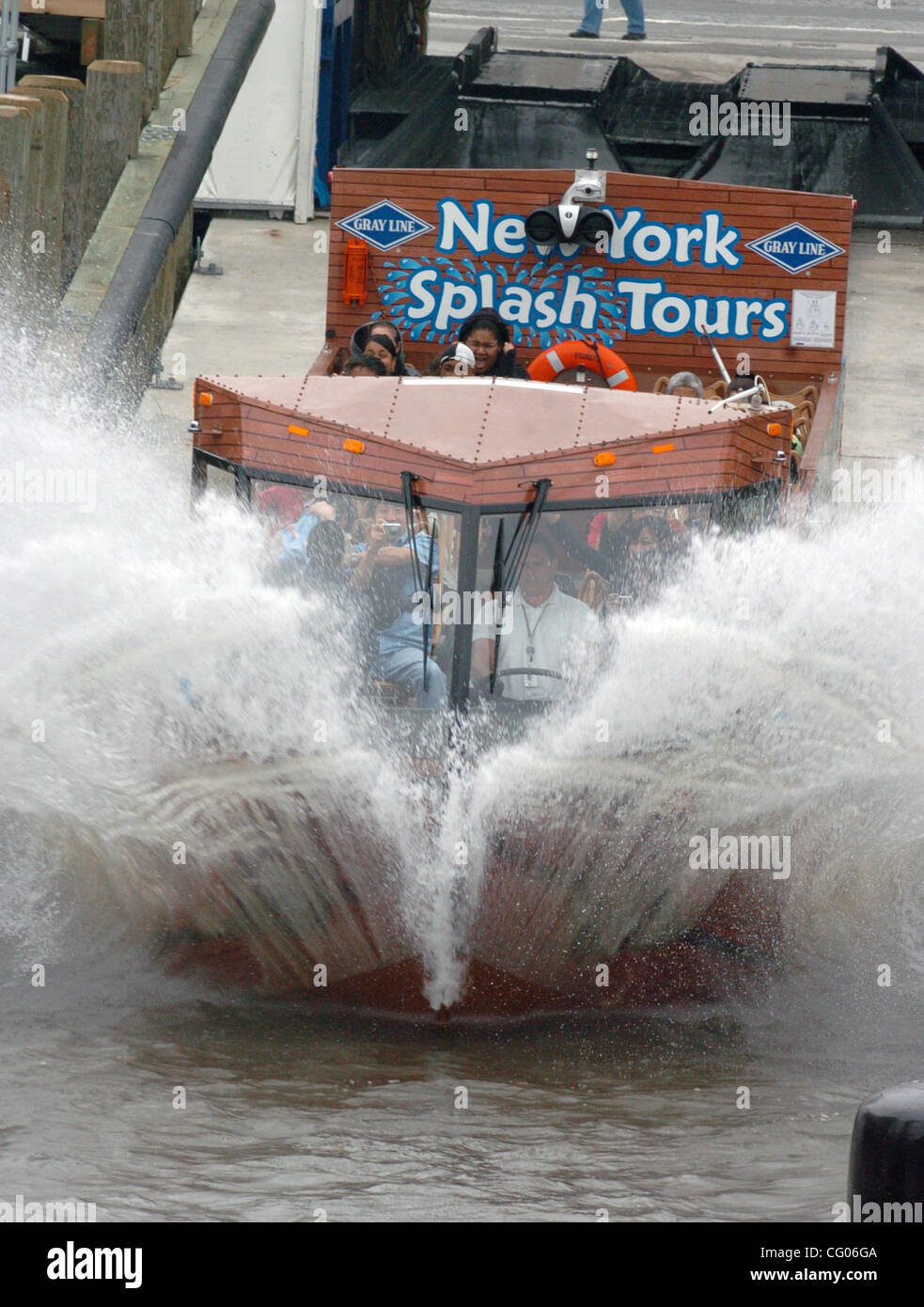 New York Splash Tours' "AquaBus" is New York City's first land & water ...