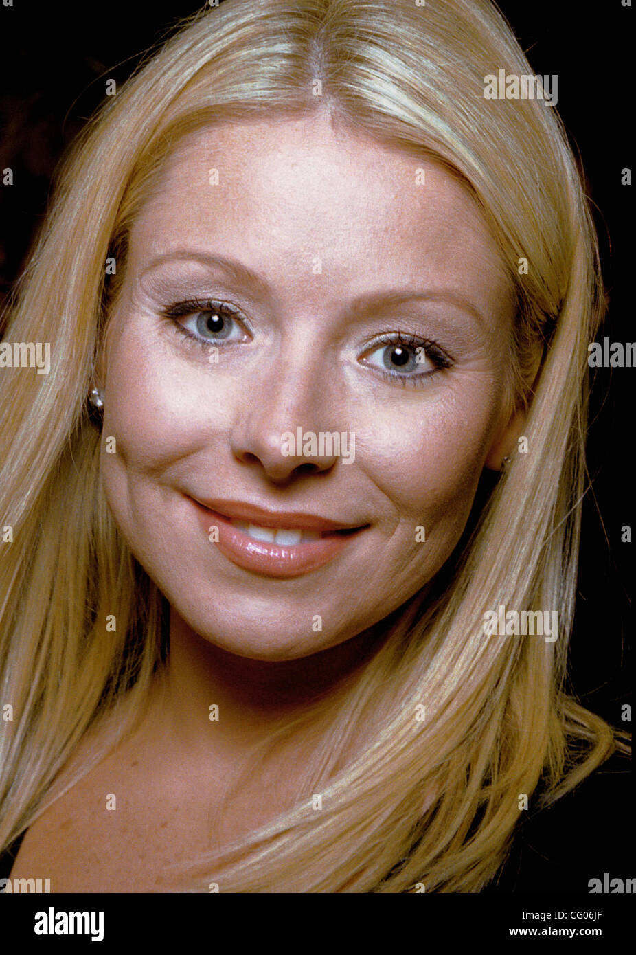 Kelly ripa 2001 hi-res stock photography and images - Alamy