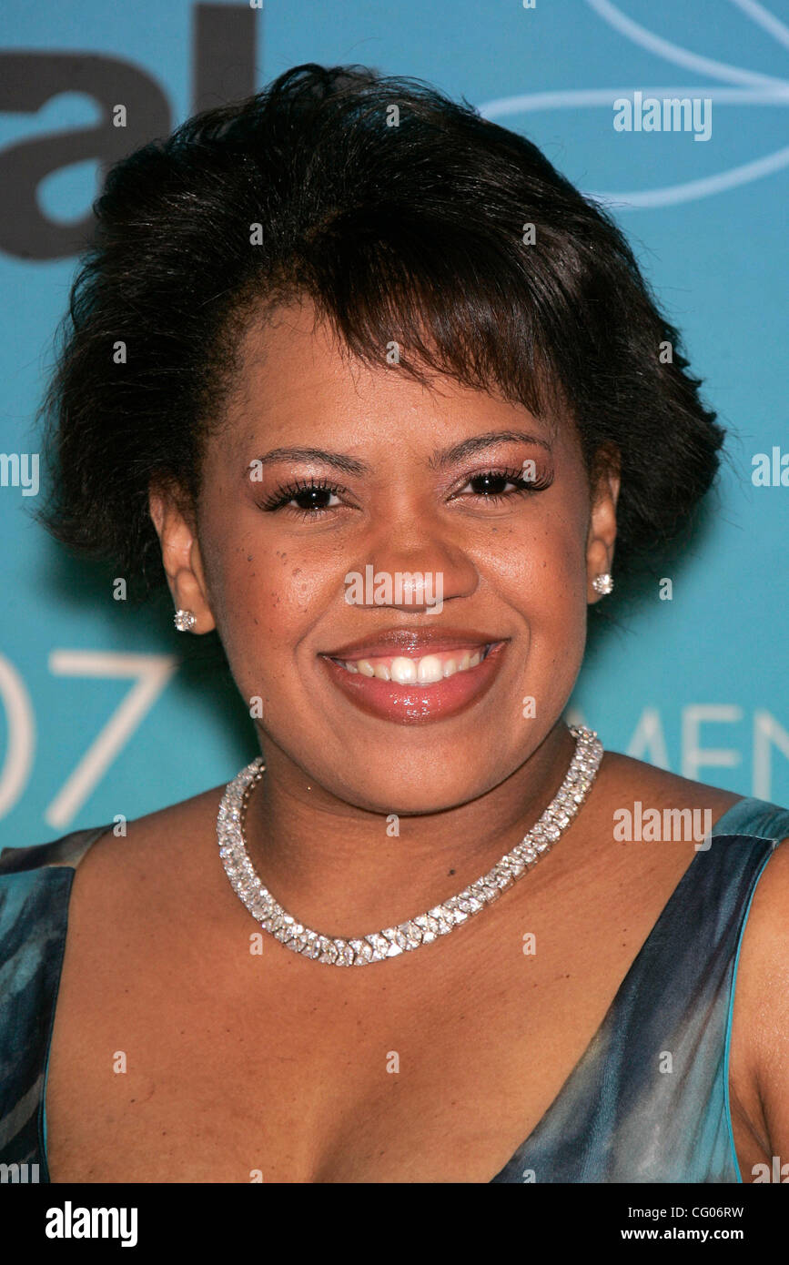 Chandra wilson actress hi-res stock photography and images - Alamy