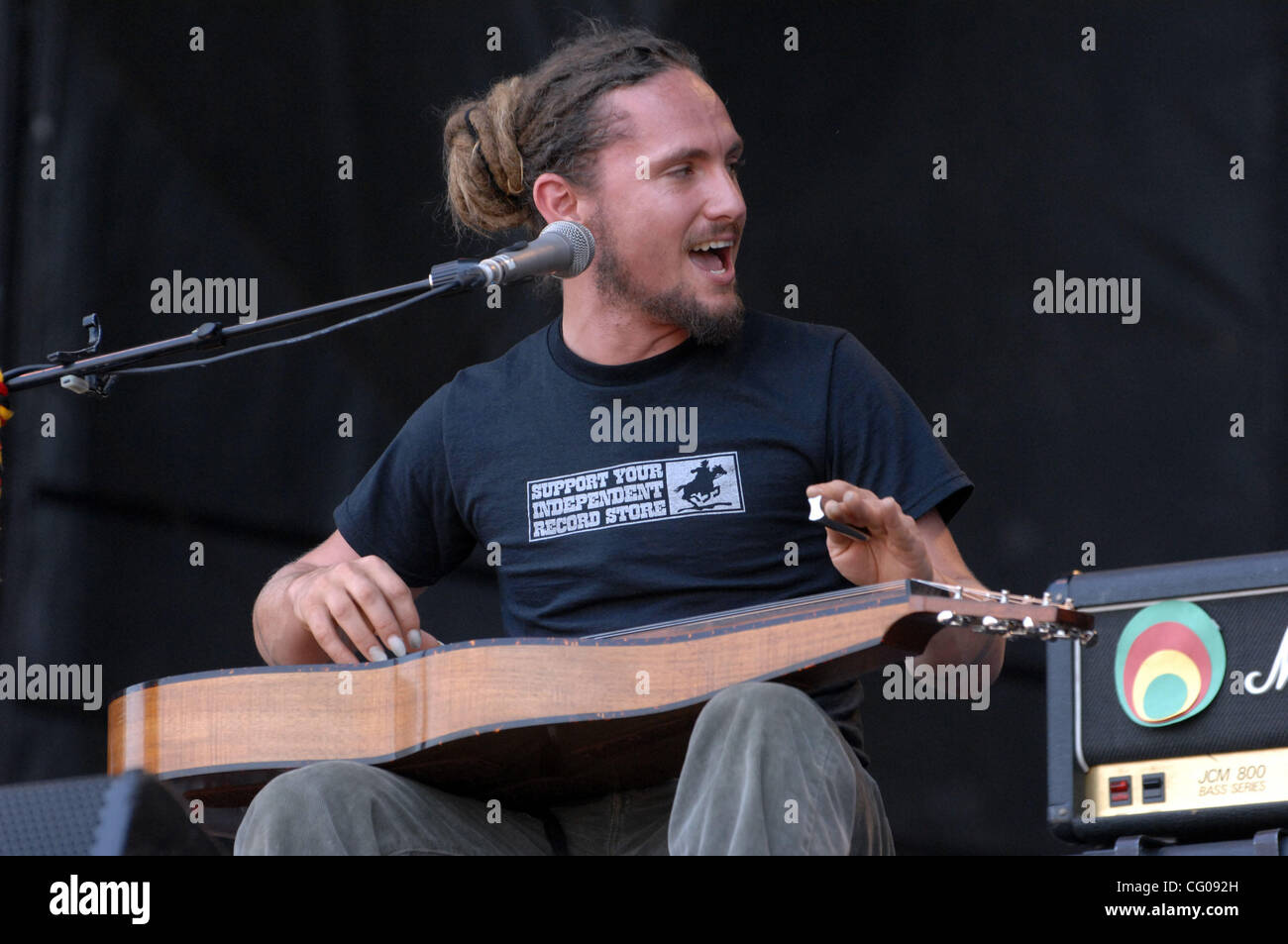John butler trio hi-res stock photography and images - Alamy
