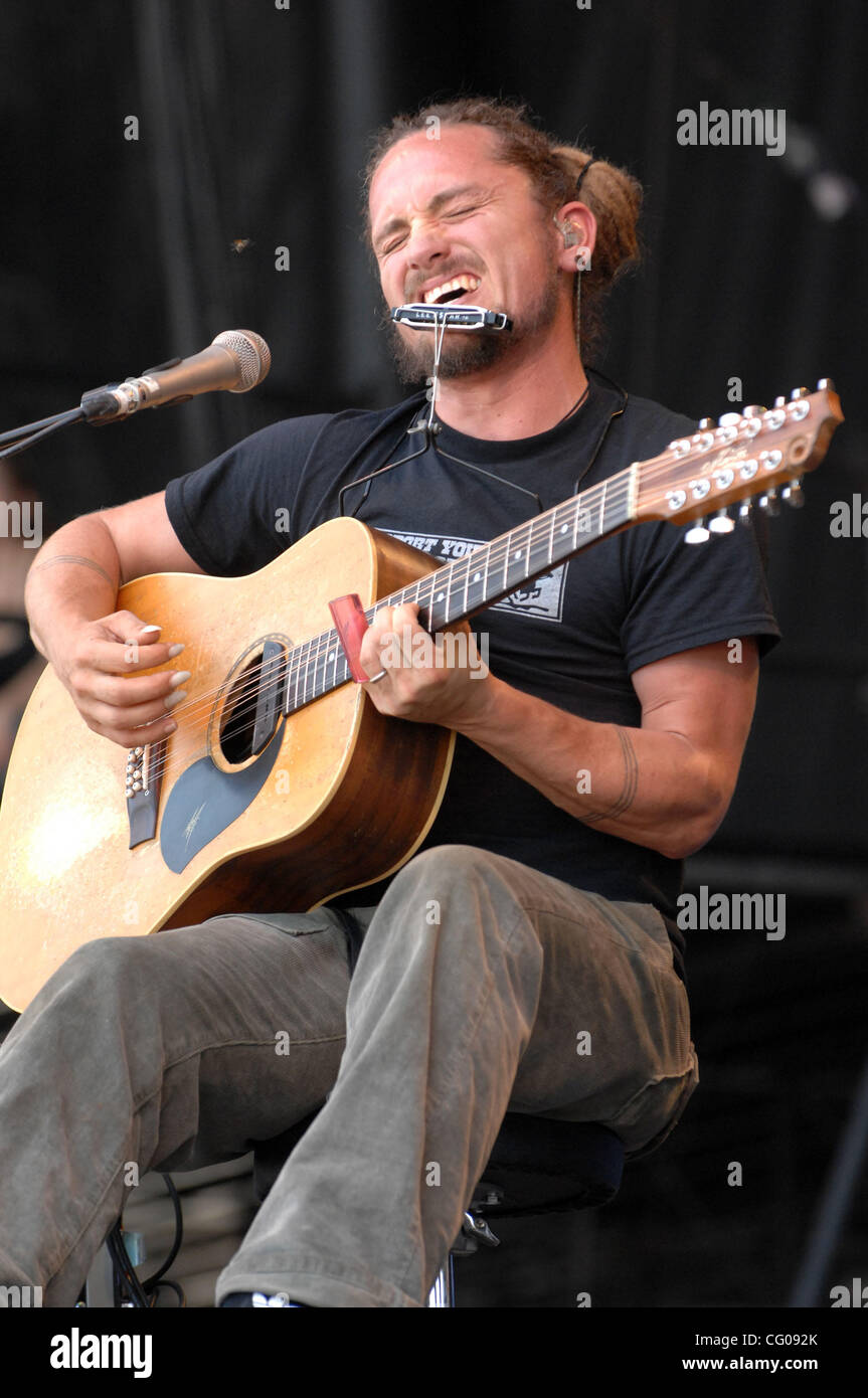 John butler trio hi-res stock photography and images - Alamy