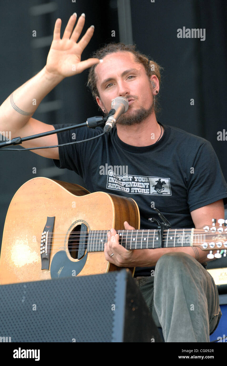 John butler trio hi-res stock photography and images - Alamy