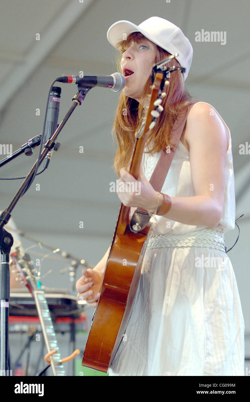 Feist music leslie hi-res stock photography and images - Alamy