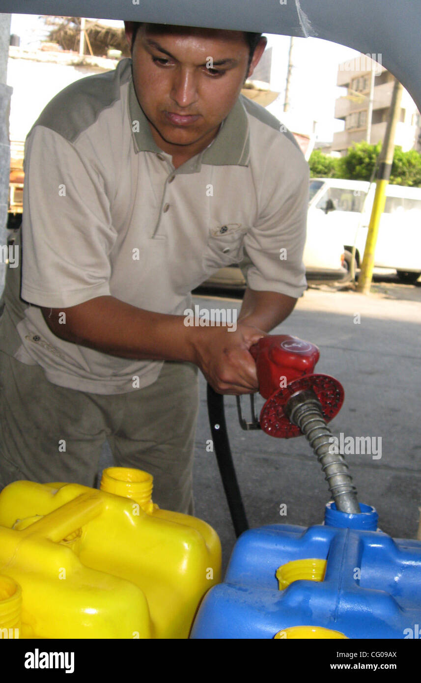 Jun 17, 2007 - Gaza City, Gaza Strip - A Palestinian man fills jerry ...