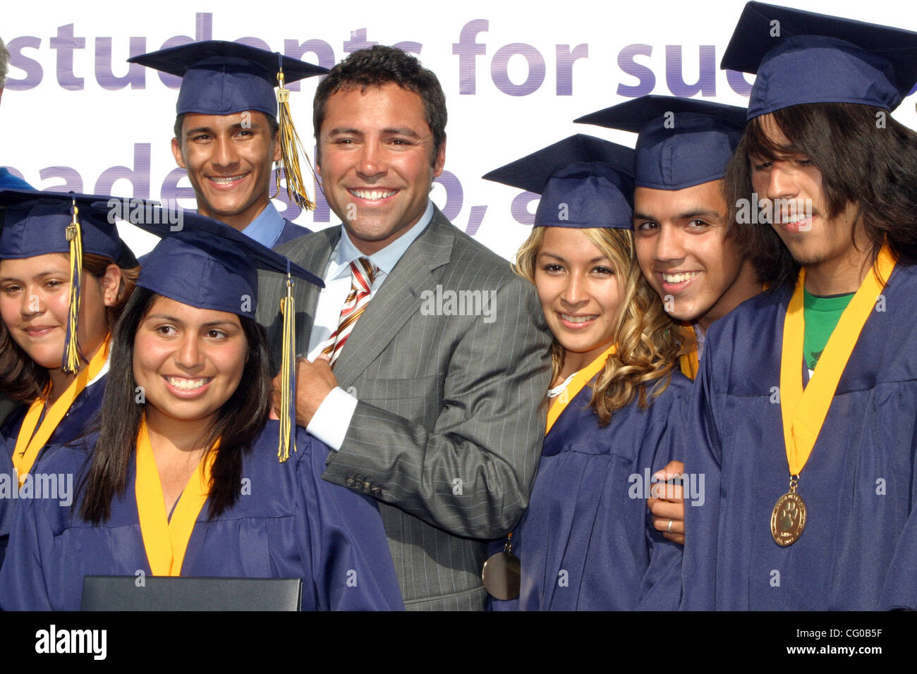 Jun 21, 2007 - Los Angeles, CA, USA- OSCAR DE LA HOYA congratulates ...