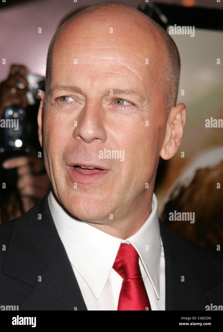 Jun 22, 2007 - New York, NY, USA - Actor BRUCE WILLIS at the arrivals ...