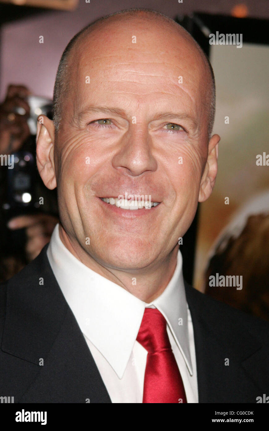 Jun 22, 2007 - New York, NY, USA - Actor BRUCE WILLIS at the arrivals ...