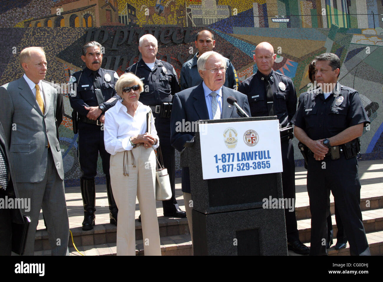 Jun 25, 2007- Los Angeles, CA, USA- JOHN and BARBARA BURROWS (poduim ...
