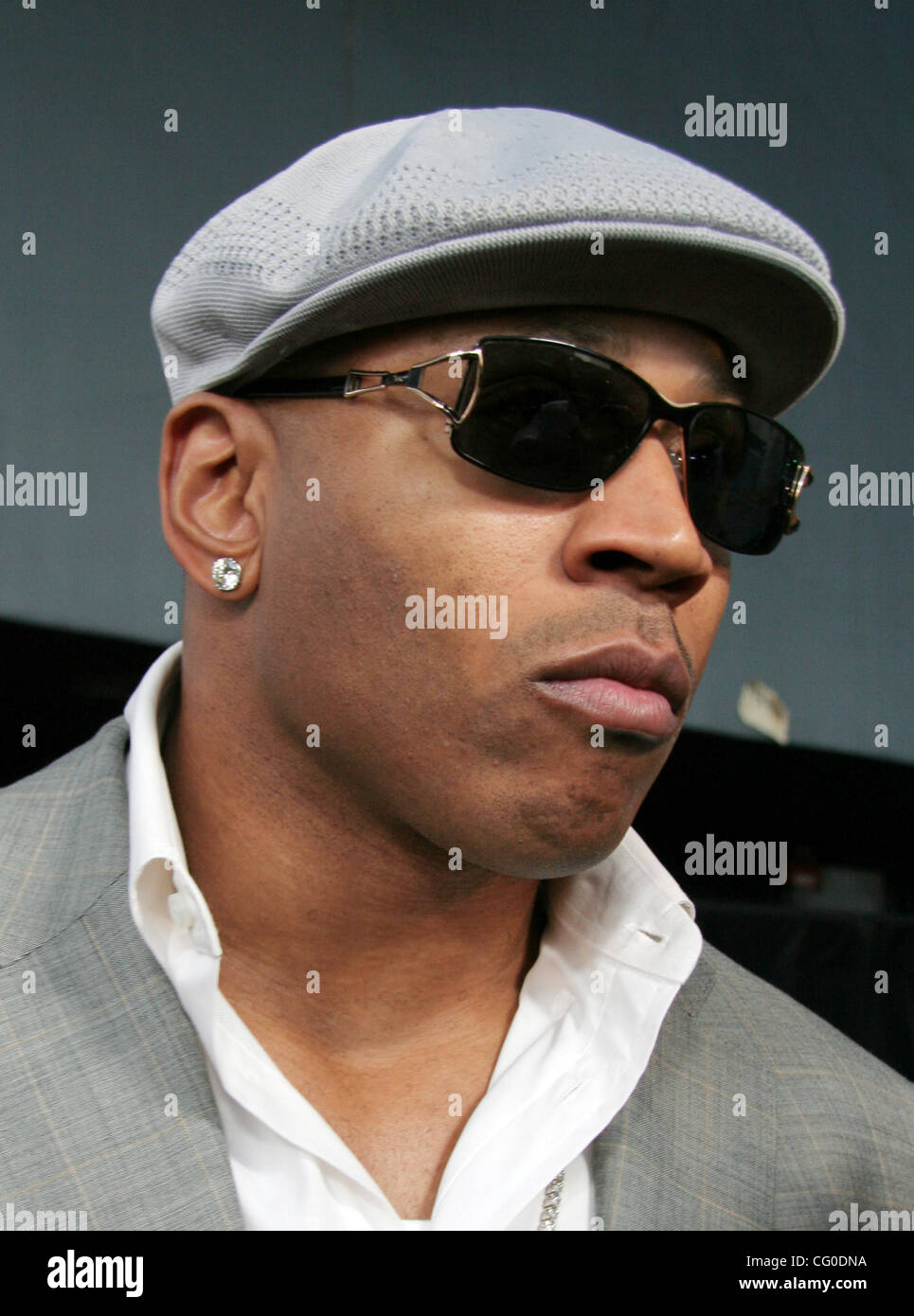 Jun 25, 2007 - Hollywood, CA, USA - LL COOL J arriving at the first ...