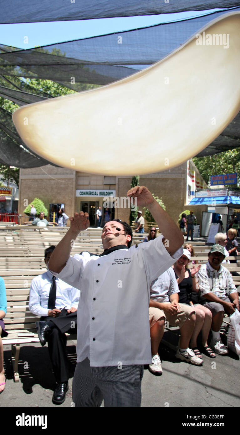 (Jay Solmonson/Tri-Valley Herald) Tony Gemignani demonstrates his world ...