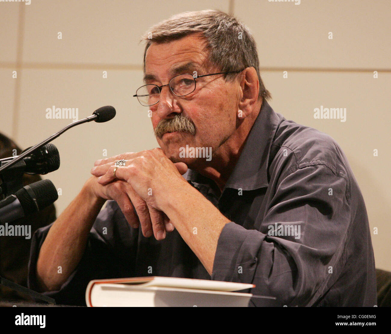 Gunter grass book hi-res stock photography and images - Alamy